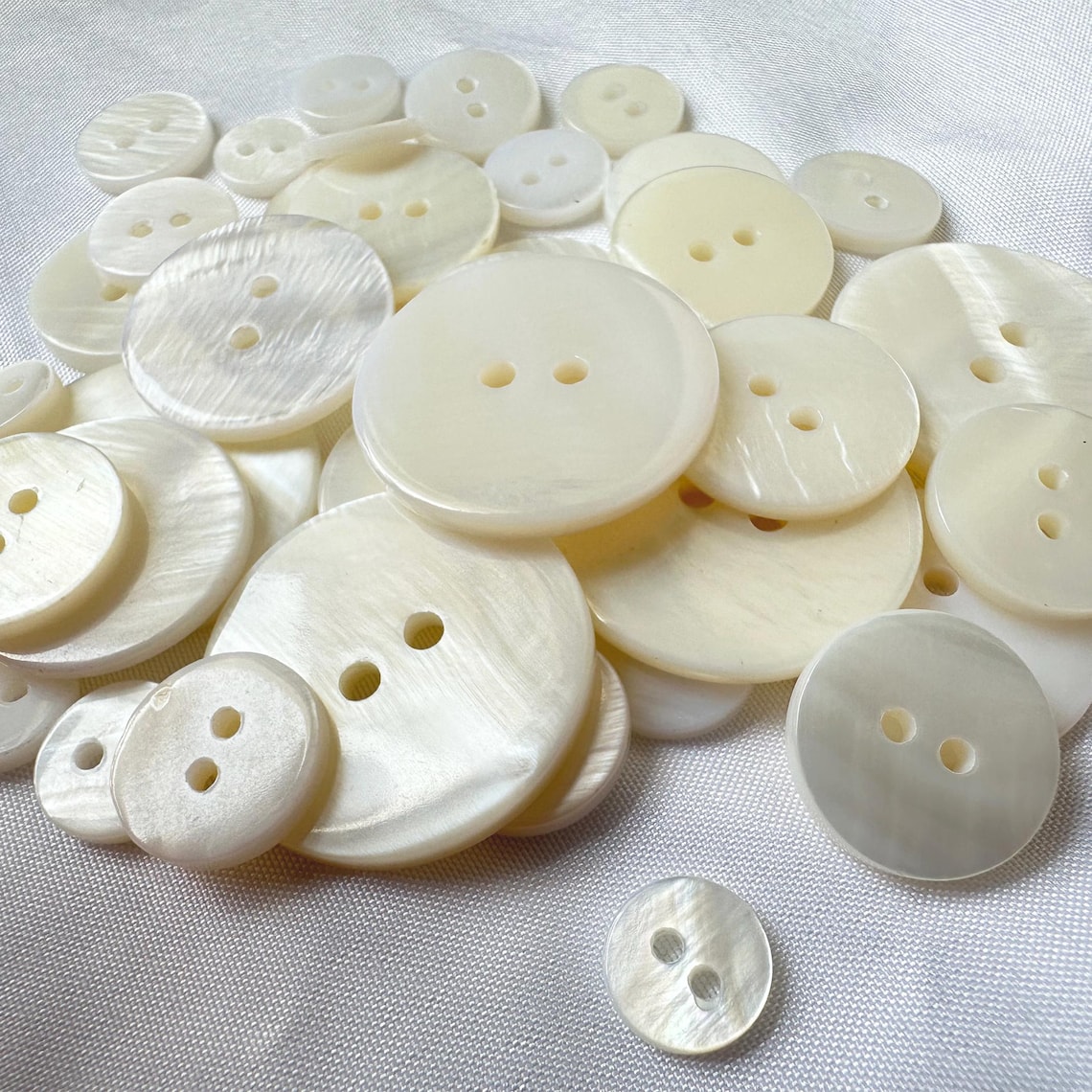 2 Hole Wholesale Real Mother of Pearl Natural Shell Buttons. Bulk High ...