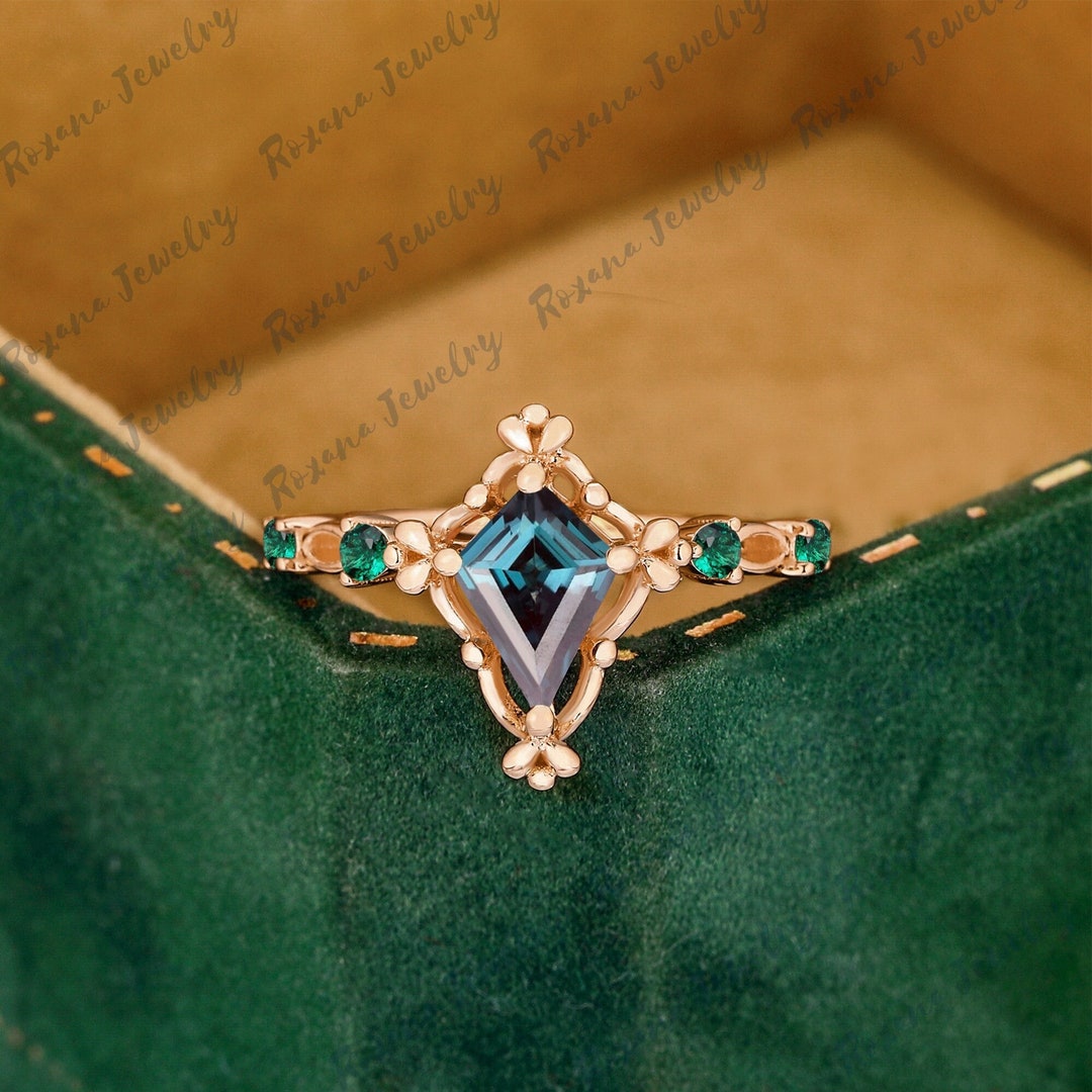 Kite Cut Alexandrite Engagement Ring Unique Change Color Stone Gemstone ...