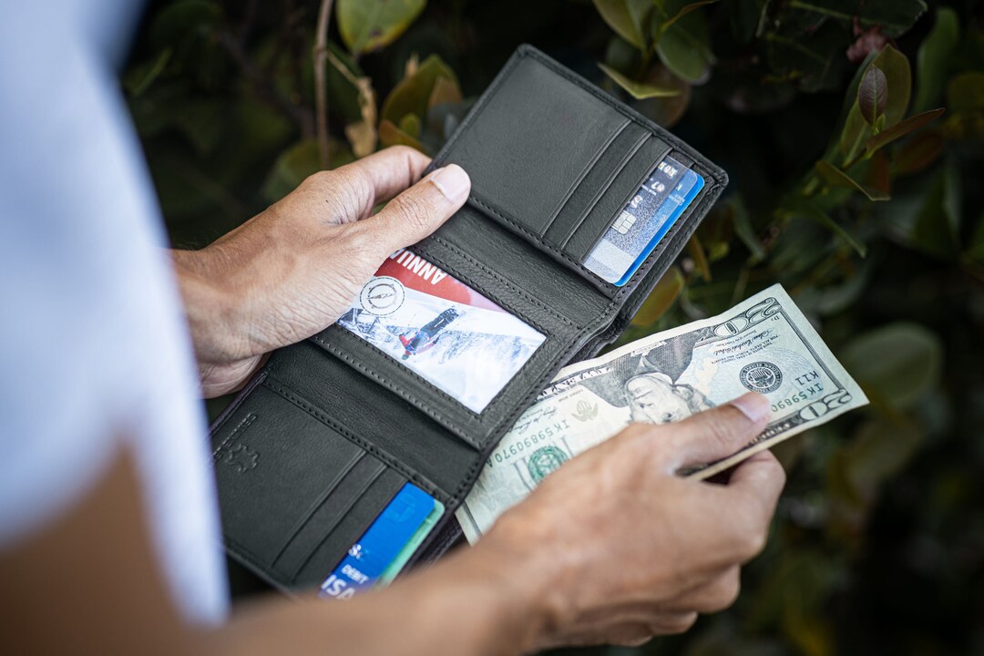 Personalized RFID Trifold Wallets for Men. 8 Credit Card & 1 ID Holder ...