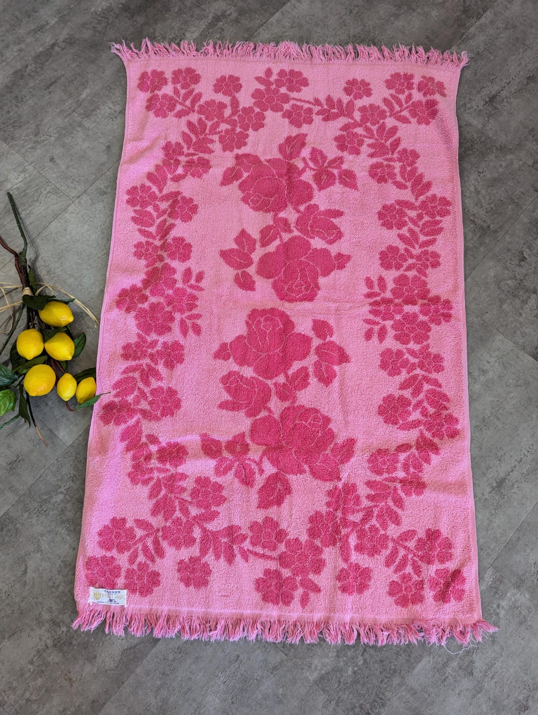 60s Cannon Royal Family Hot Pink Bath Towel Kitsch Fringed Retro Pink ...