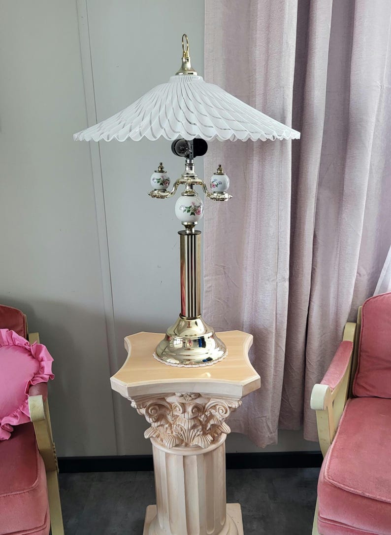 Vintage Lamp With Porcelain Style Finials Floral - Vintage Table Lamp ...