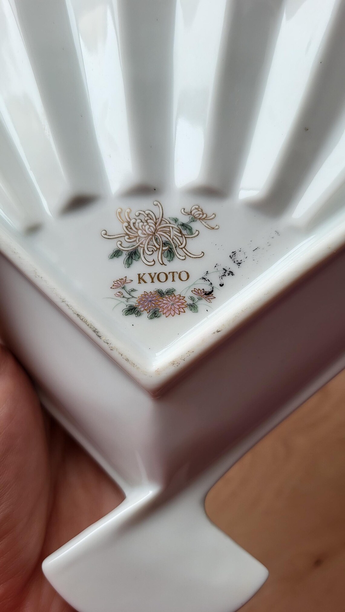 Japanese Porcelain Fan Dish Marked Kyoto Butterflies, Peonies, Gilt ...