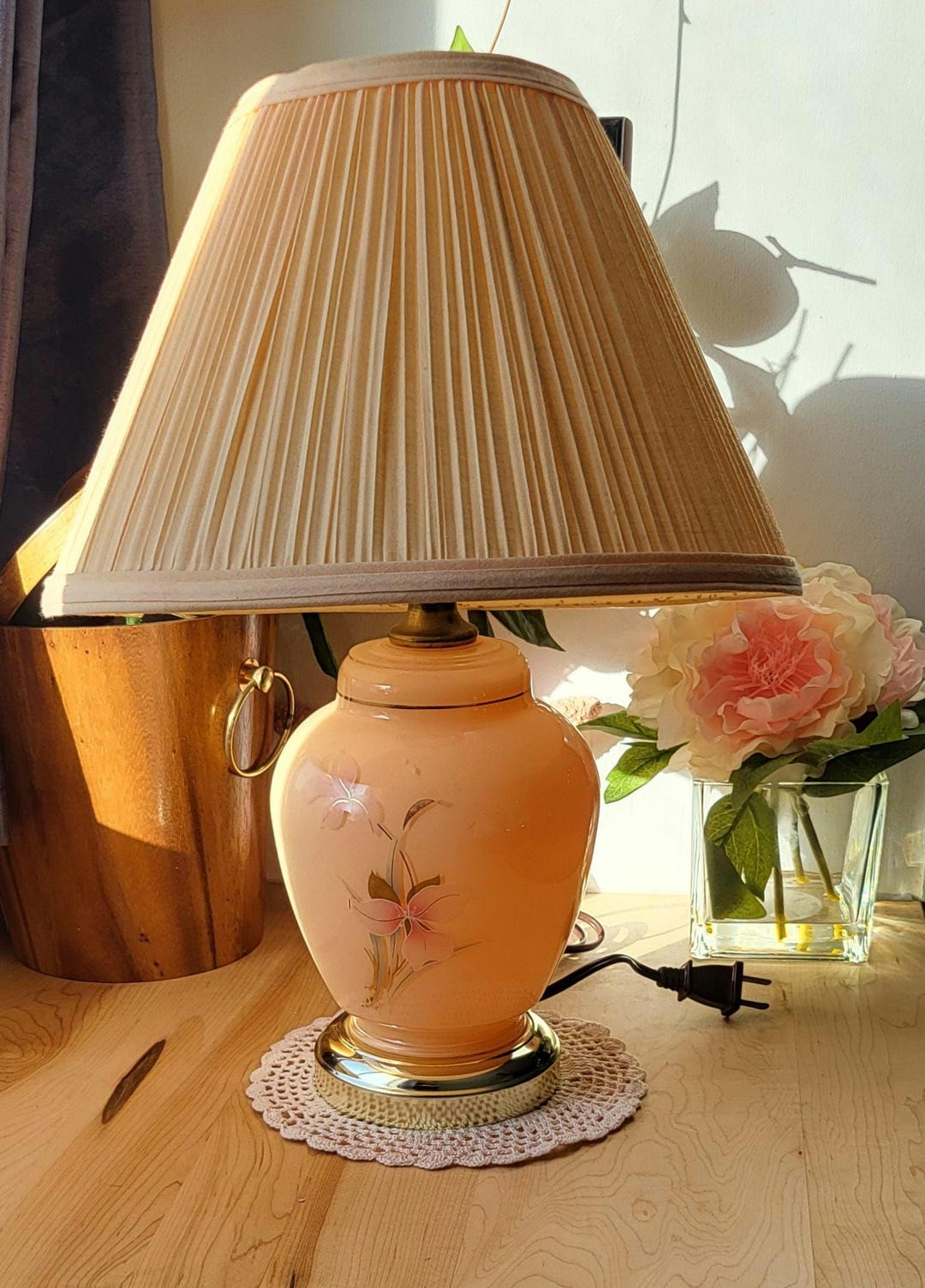 Vintage Art Deco Revival 1980s. Pink Glass Lamp. Calla Lily Floral ...