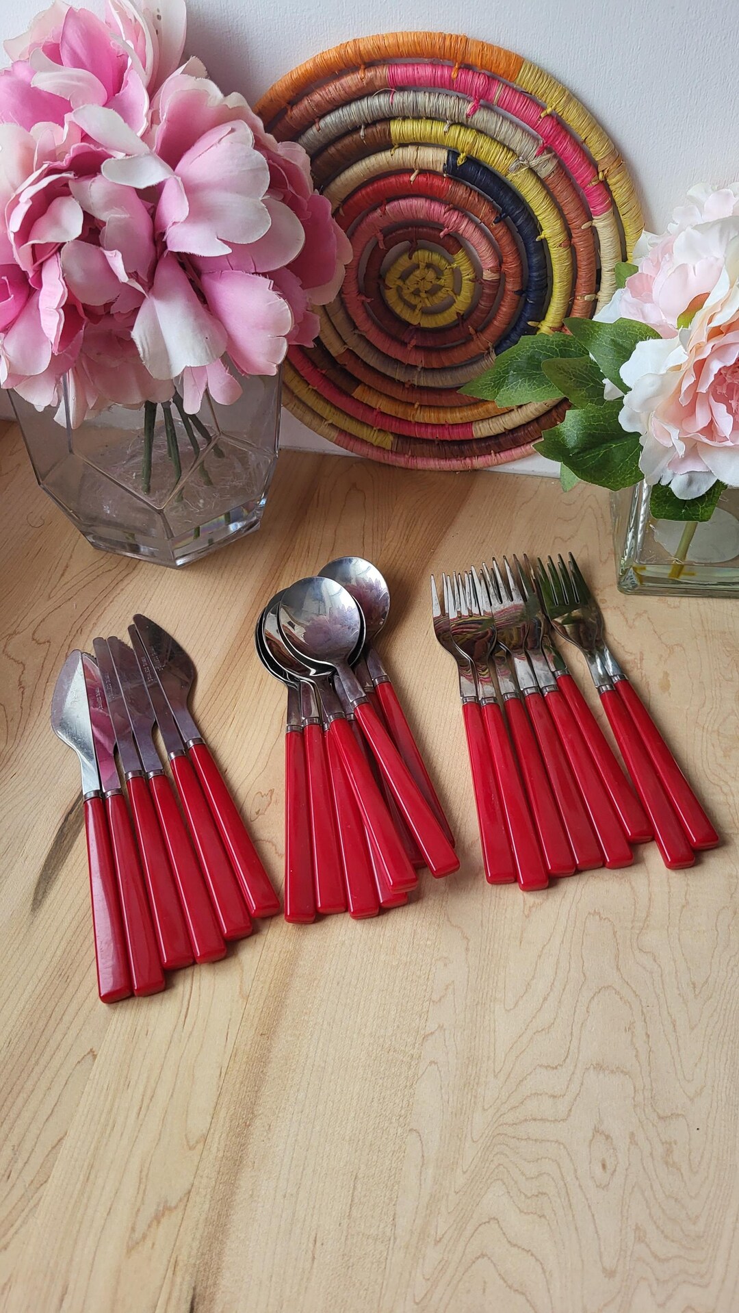Vintage Red Stainless Flatware Set Red 16 Cutlery Set With Red Color ...