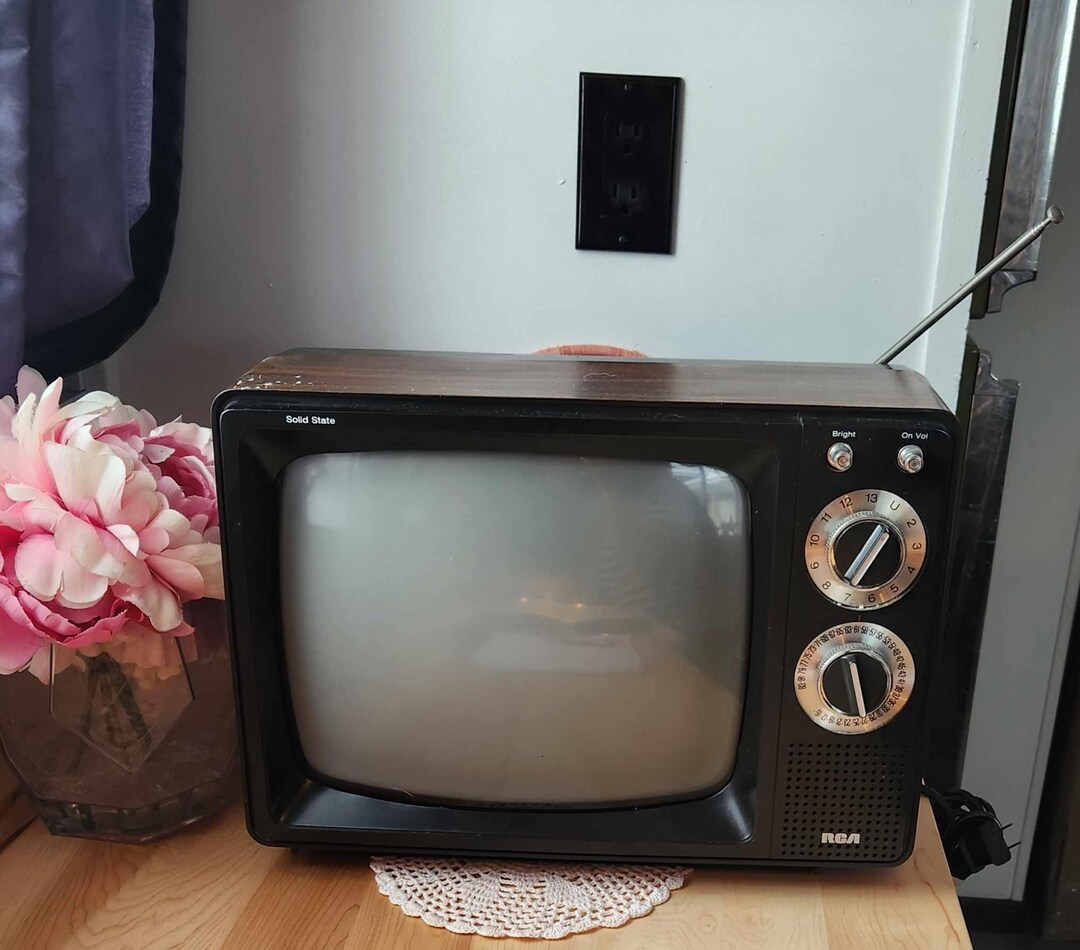 Vintage 1983 RCA Solid State Wood Grain TV. 11.5” Screen. Works - Etsy