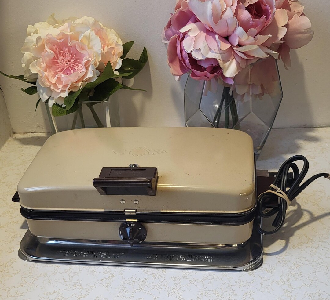 Vintage Toastess Waffle Maker Grill 562. 50s Kitchen Appliance. Panini ...