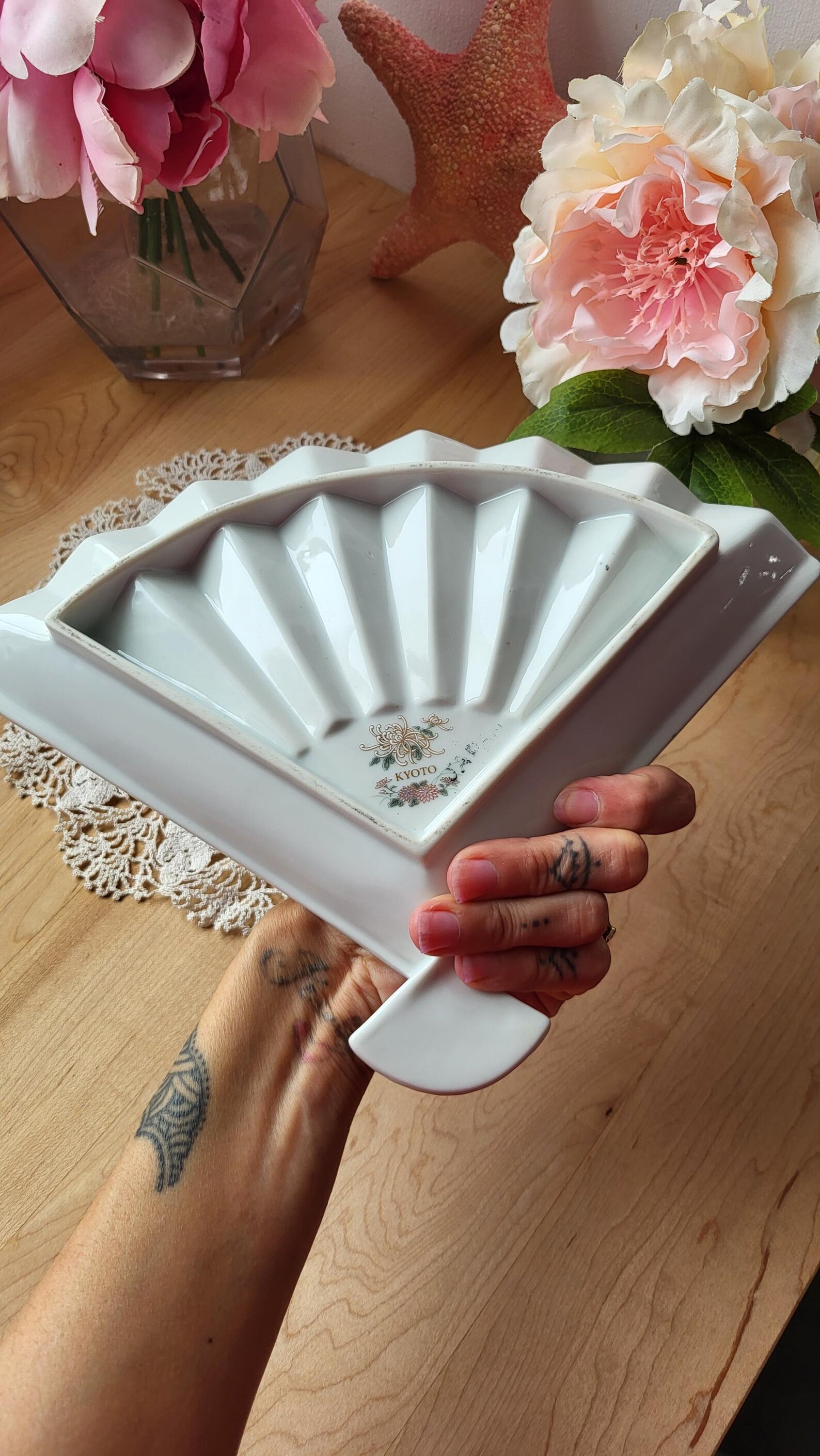 Japanese Porcelain Fan Dish Marked Kyoto Butterflies, Peonies, Gilt ...