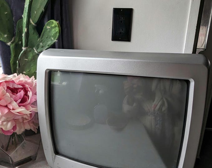 Vintage Magnasonic TV Black 13 Inch Vintage Color Television Receiver ...