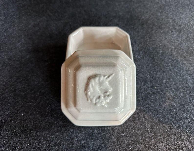 AVON Ceramic Unicorn Powder/trinket Covered Dish ~ Vintage 1980's - Etsy