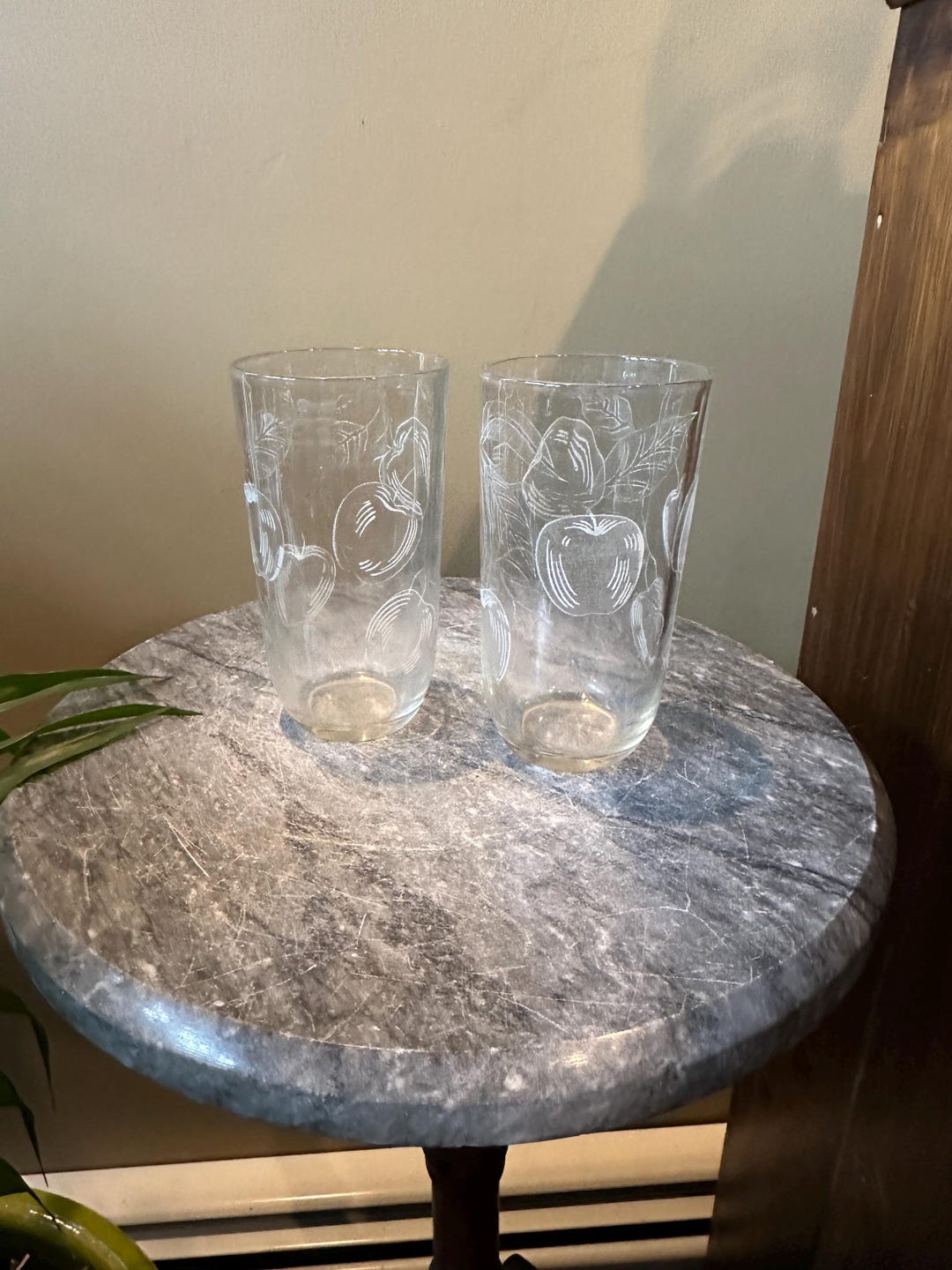 Juice Glasses With Etched Apple Design ~ Set of 2 ~ Vintage - Etsy
