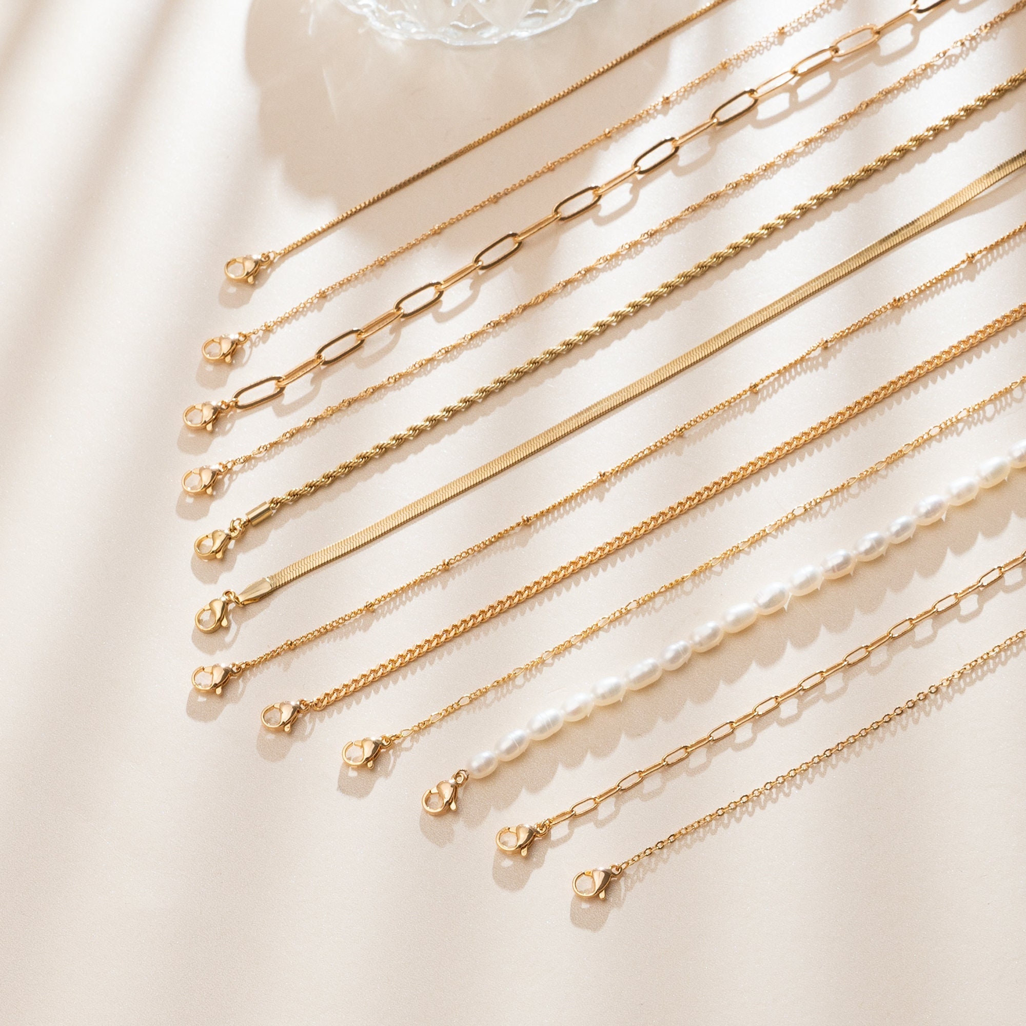 Women's gold necklaces sale store