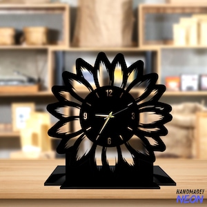 Custom Daisy Flower Tabletop Metal Clock, Daisy Florist Desktop Clock ...