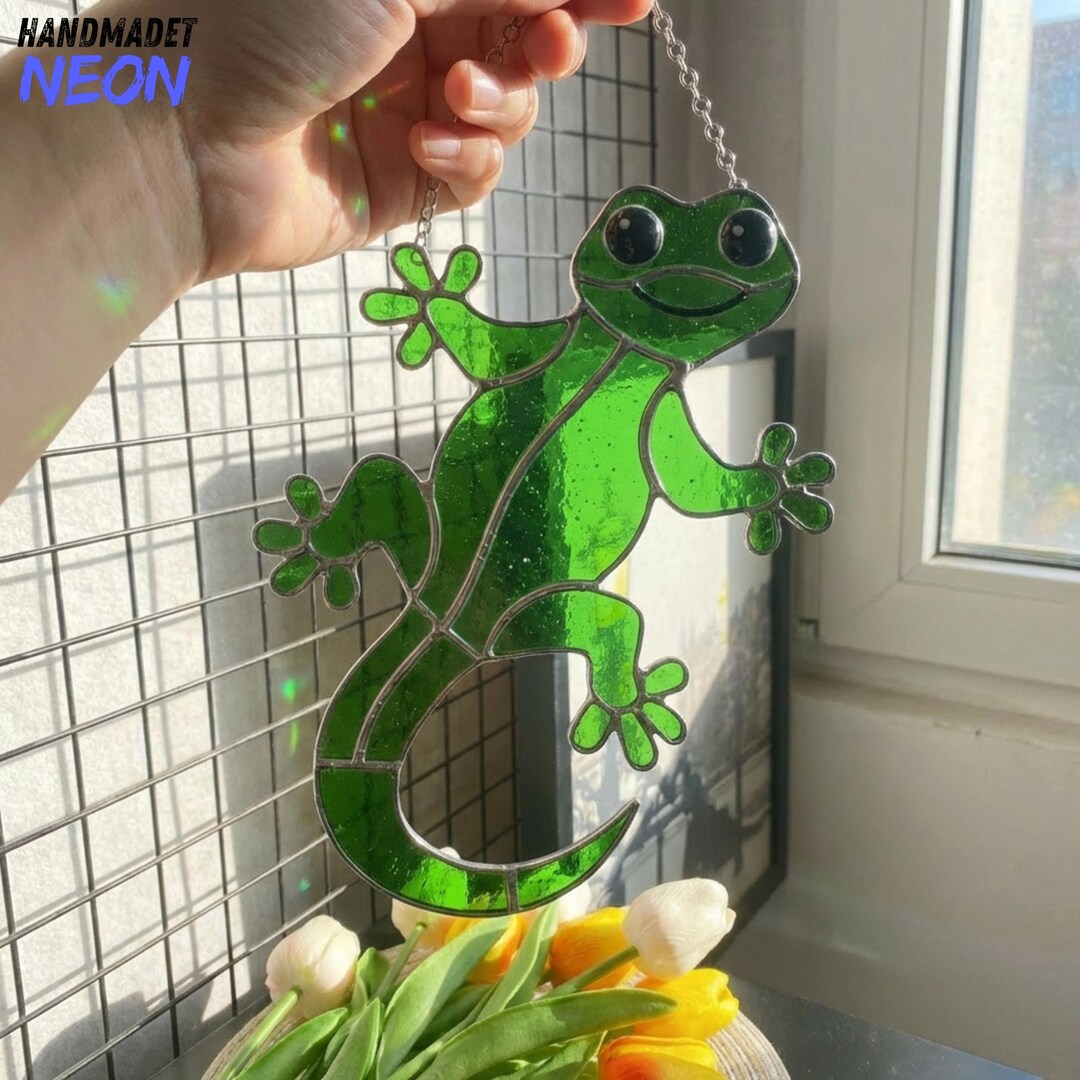 Gecko Stained Glass Suncatcher, Green Lizard Window Hanging, Handmade ...