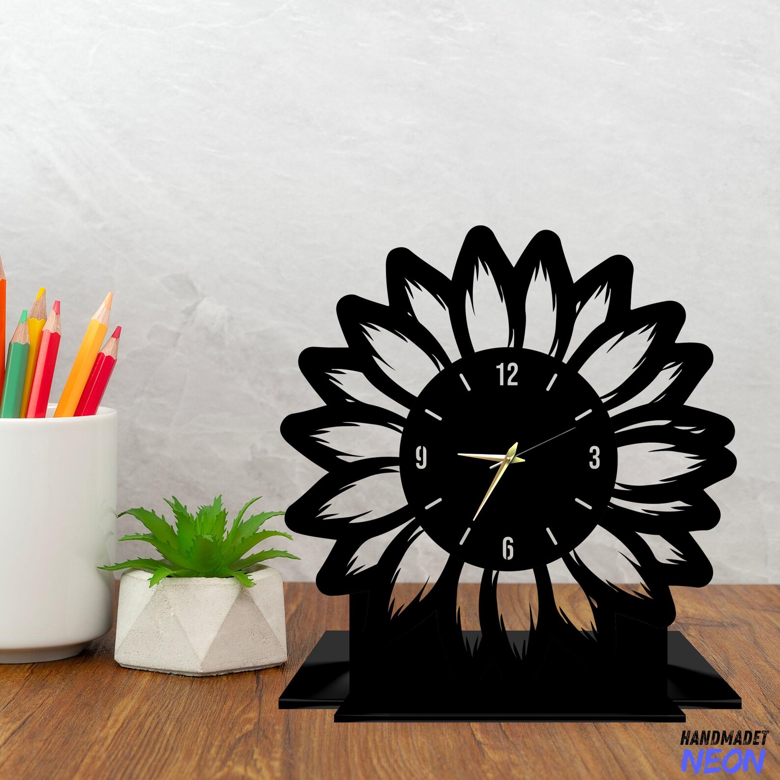 Custom Daisy Flower Tabletop Metal Clock, Daisy Florist Desktop Clock ...