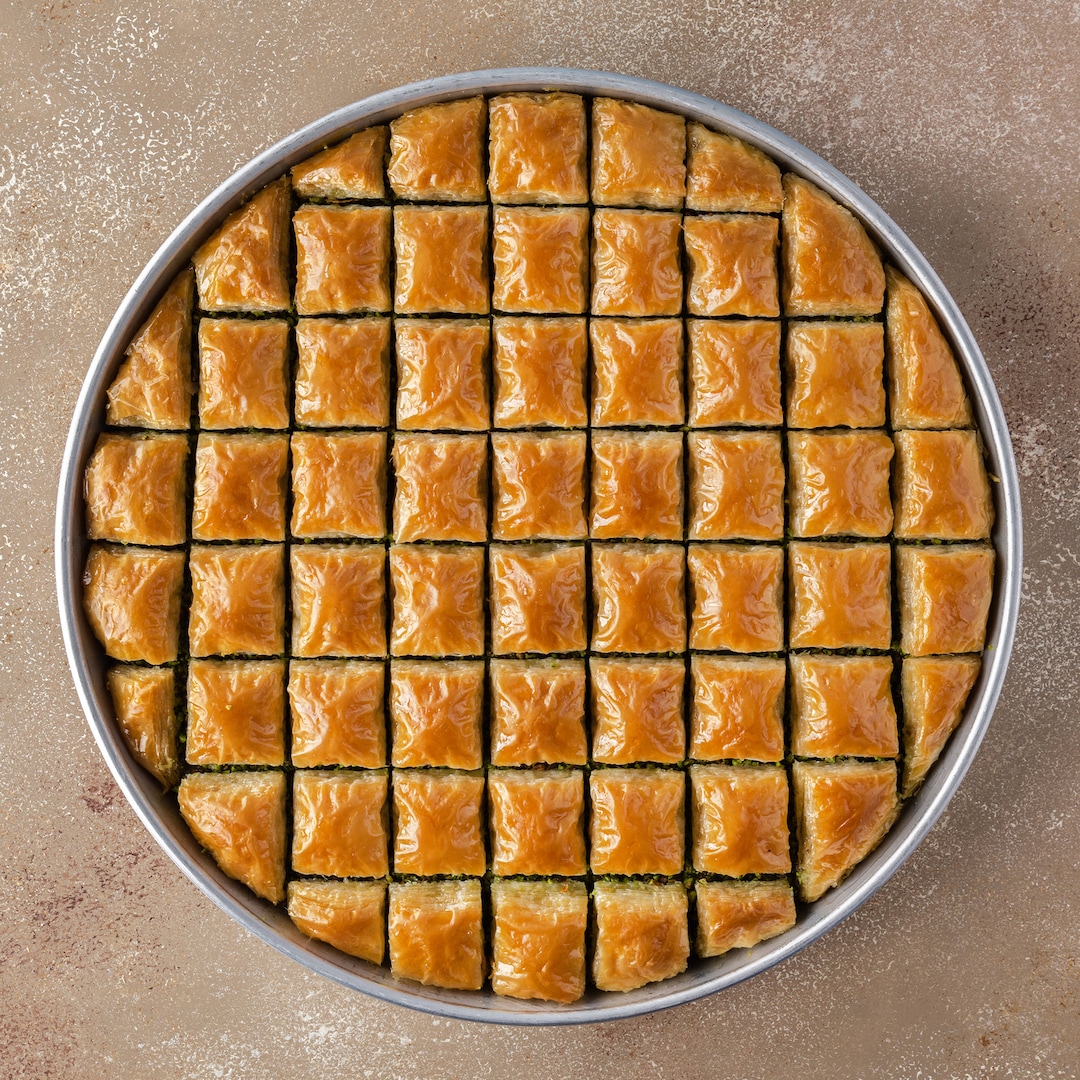 Tahmis Baklava Spacial Square Pistachio, with Tray, Premium Sweet ...