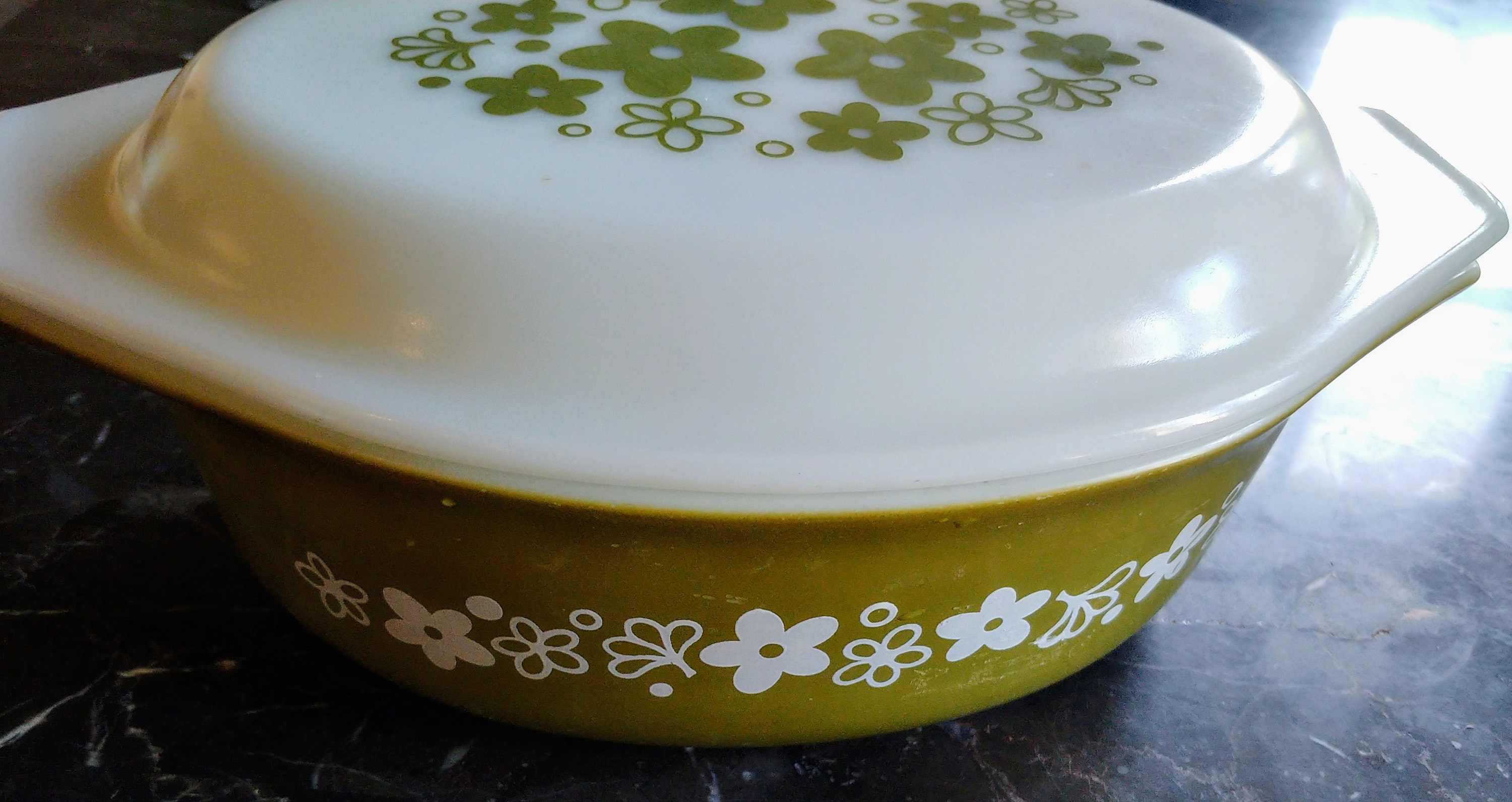 Pyrex Green and White Crazy Daisy Casserole Dish With Lid, Vintage ...