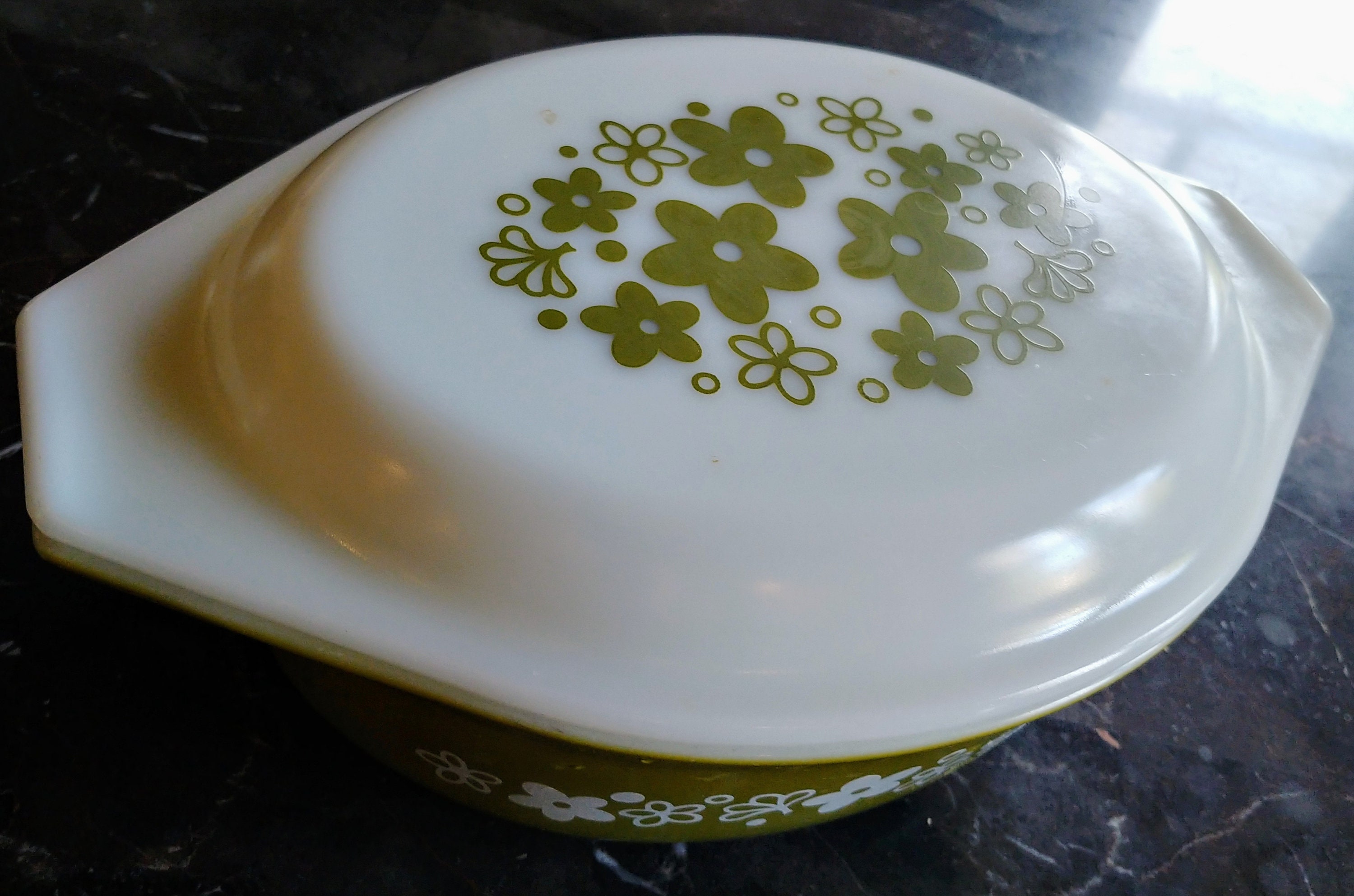 Pyrex Green and White Crazy Daisy Casserole Dish With Lid, Vintage ...