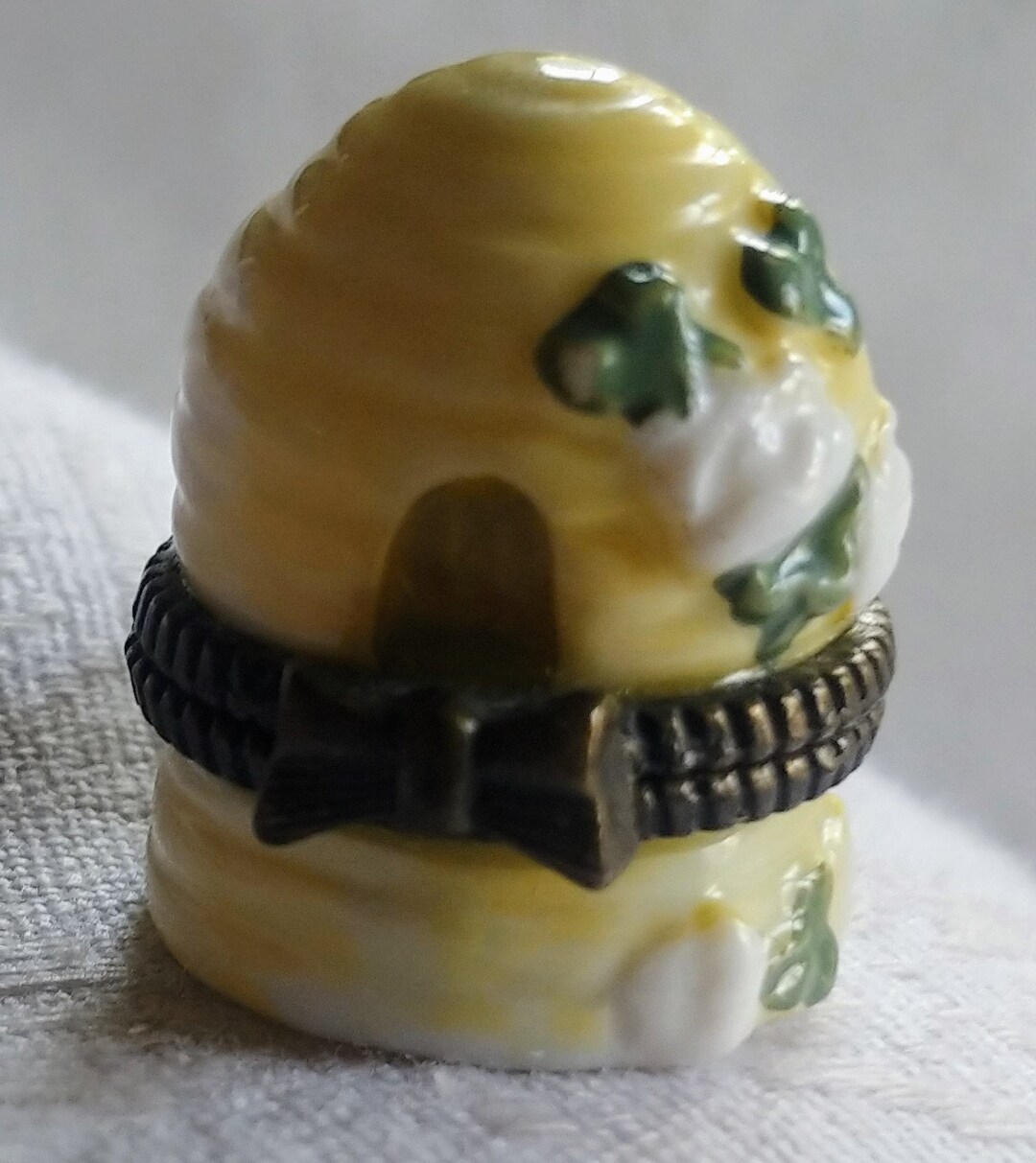 Vintage Miniature Beehive Hinged Ceramic Box: Collectible Bee Figurine ...
