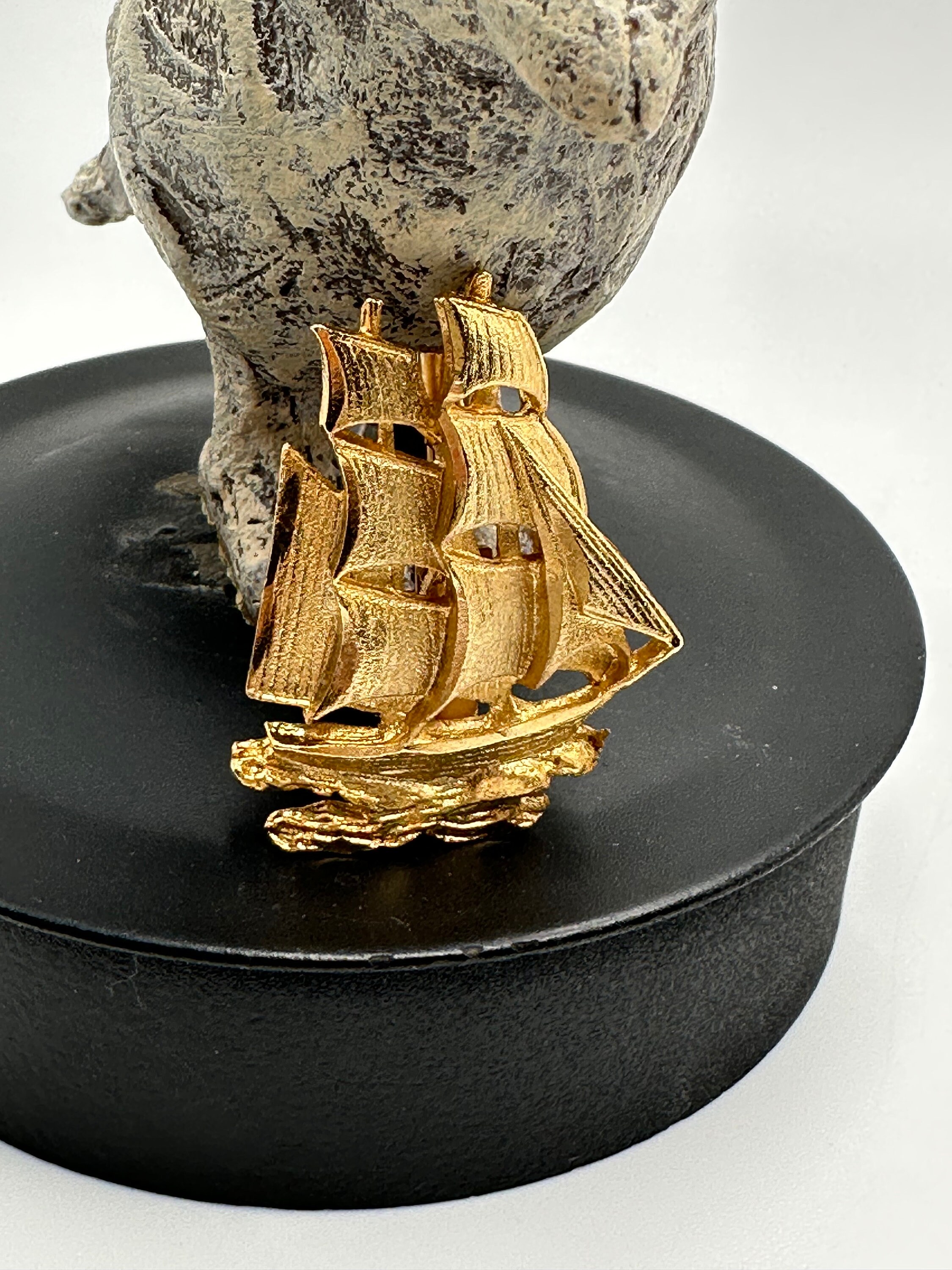 Clipper Ship Detailed Etching Vintage Brooch, Gold Tone Ship Pin on ...