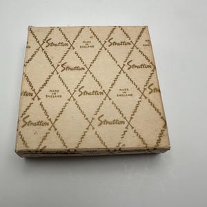 Vintage Powder Compact, Vintage England Stratton Etched Powder Compact ...