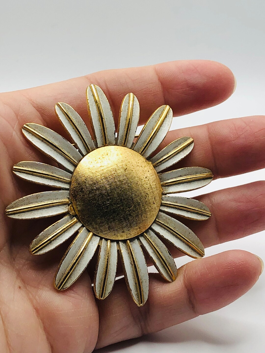 Vintage AVON Perfumer Surprise Daisy Flower Brooch Pin, Opening Perfume ...