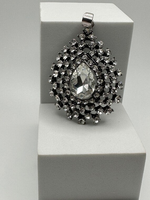 Large Vintage Pear Shaped Rhinestone Brooch and Earri… - Gem