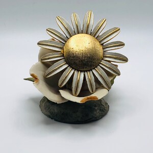 Vintage AVON Perfumer Surprise Daisy Flower Brooch Pin, Opening Perfume ...