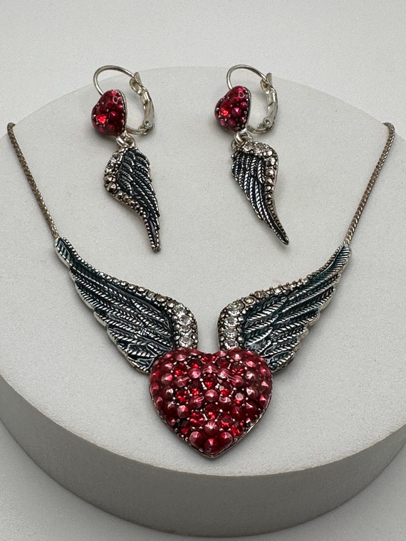 Angel wings and - Gem