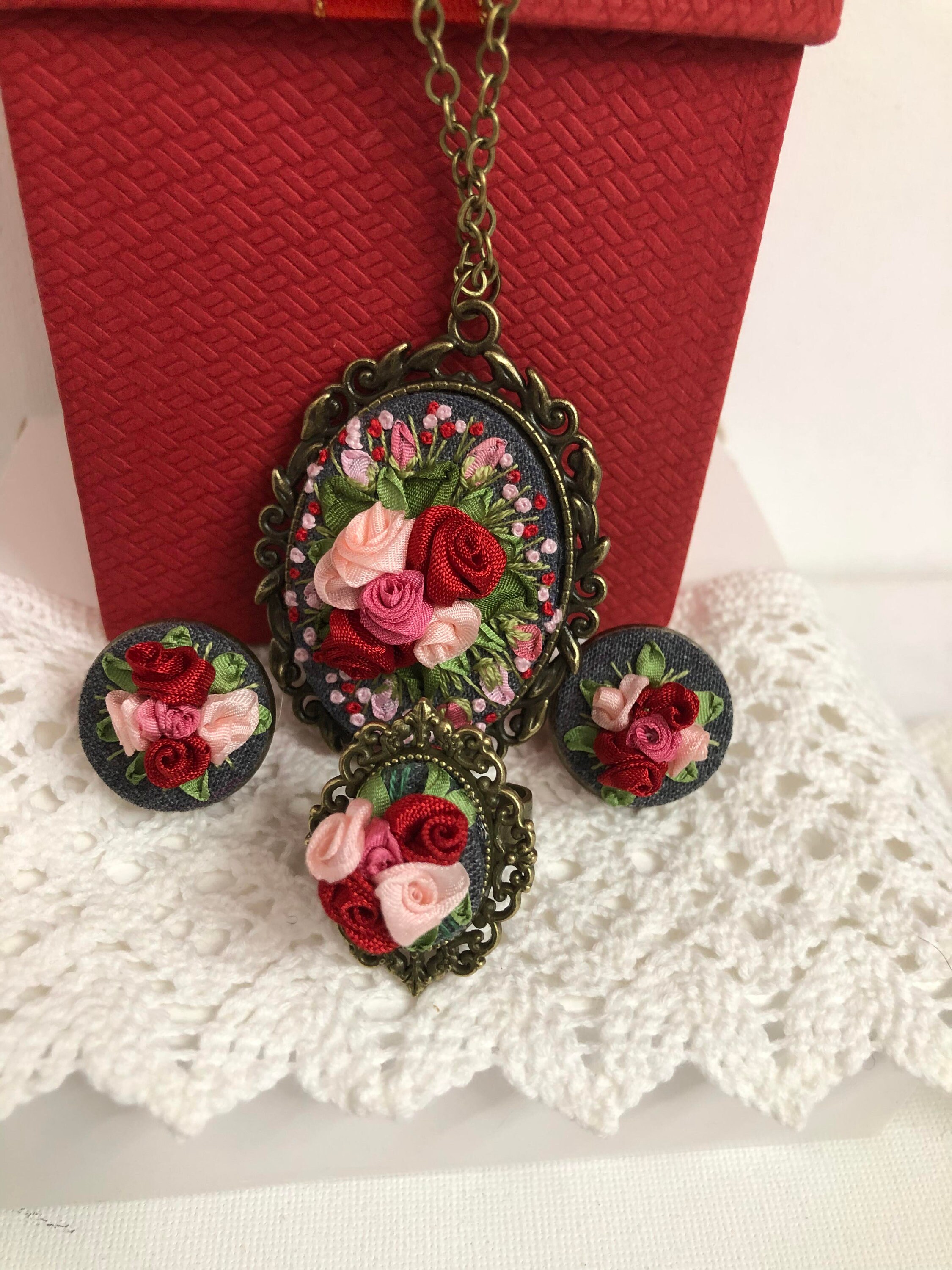 Jewelry Set, Silk Ribbon Embroidery Jewelry, Red Roses, Ribbon ...