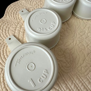 Tupperware White Measuring Cups Complete Set of 6 Vintage Vtg Retro ...