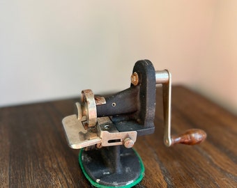 Singer Hand Crank Pinking Machine - Etsy