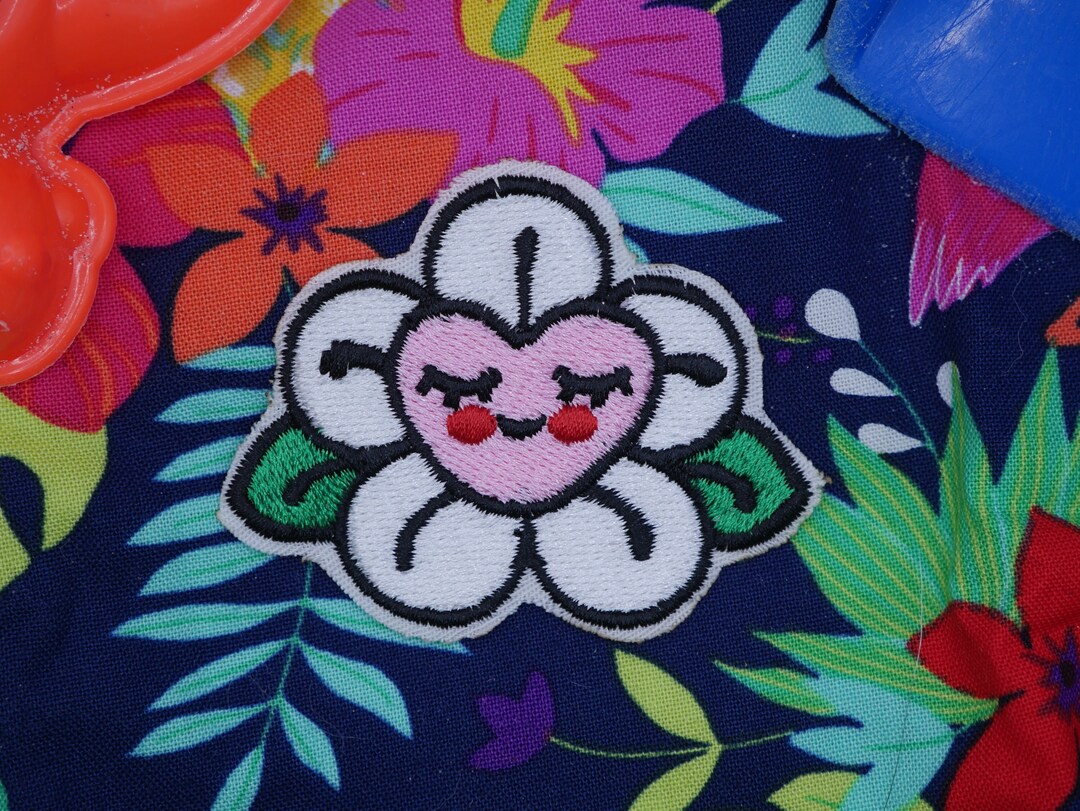 Daisy Machine Embroidered Patch, Sew on Accessory for Clothes ...