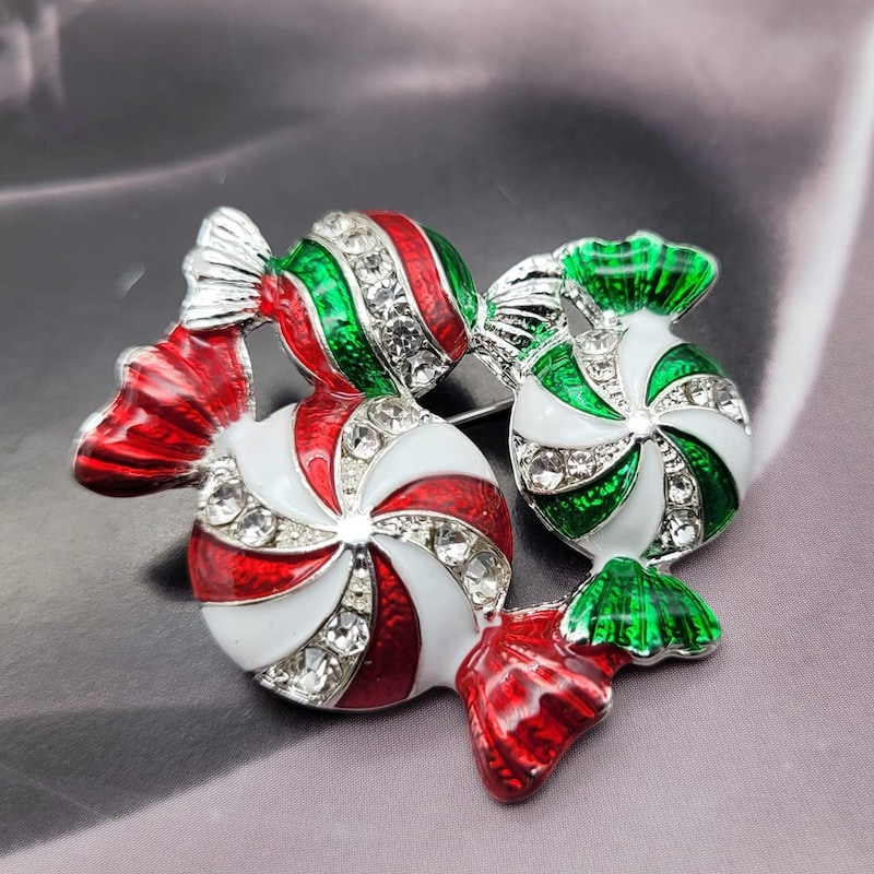 Christmas Brooch - Etsy