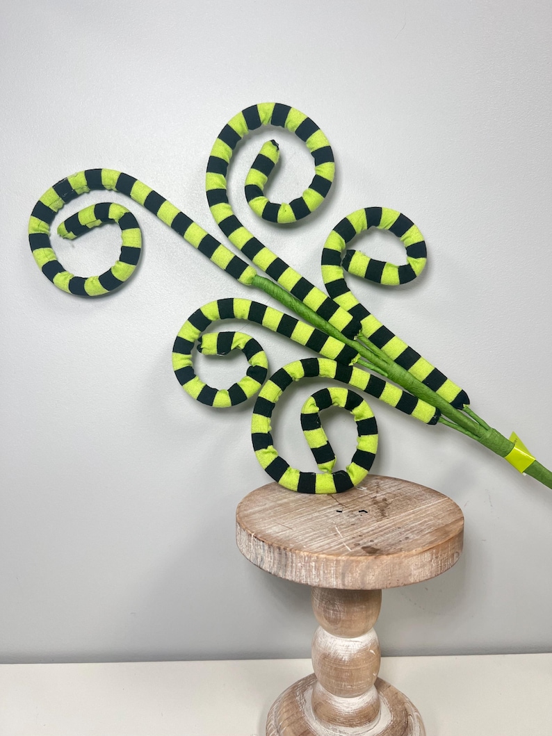 Green & Black Halloween Curl Pick – Wired Swirl Spray for Wreaths ...
