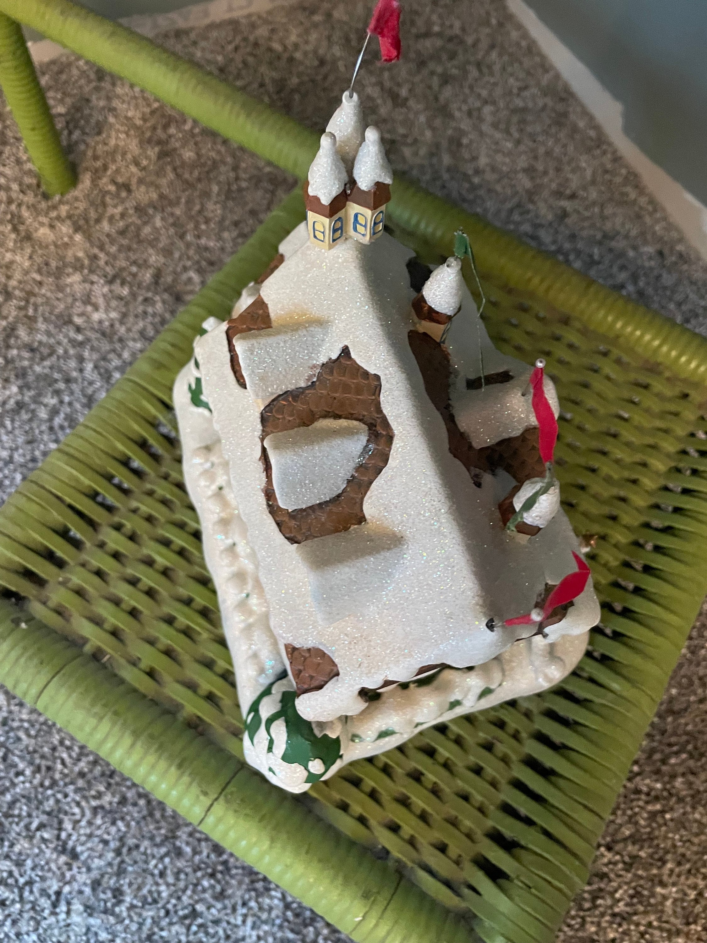 2003 Hawthorne Village Santa and Mrs. Claus Castle Rudolph's Christmas ...