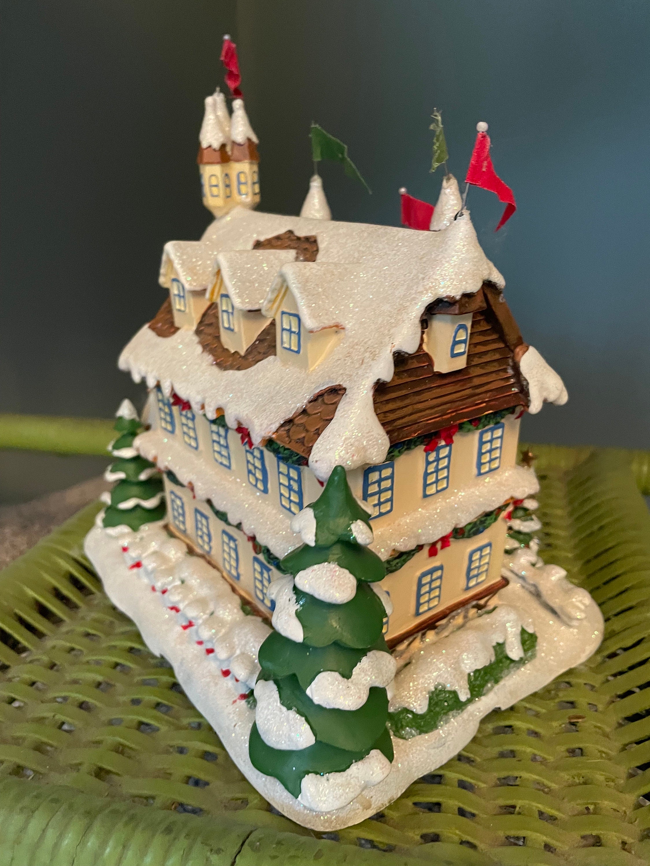 2003 Hawthorne Village Santa and Mrs. Claus Castle Rudolph's Christmas ...