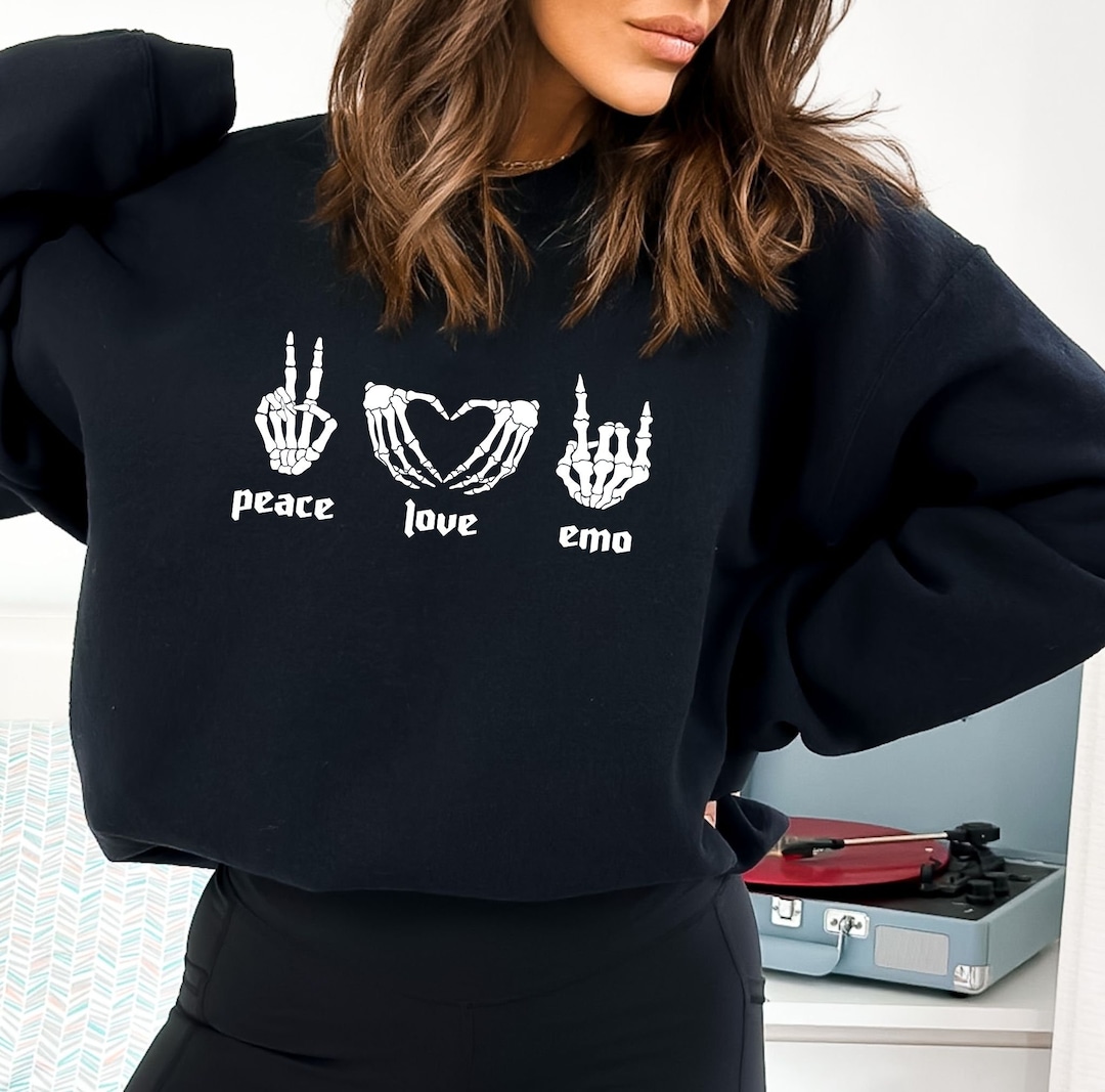 Emo Mom Black Sweatshirt Gift for Milleninial, Elder Mom Crewneck Emo ...