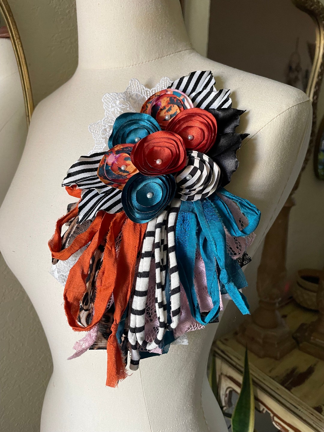 New Vintage Flower Pin/brooch. - Etsy