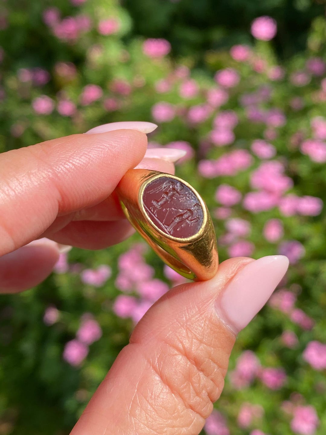 Vintage 18ct Gold Intaglio Ring Deep Red Carnelian Angel and Figure ...