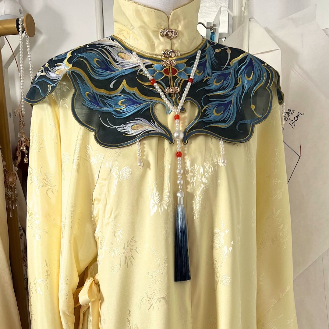 Chinese Hanfu Shirt, Yunjian Collar, Embroidered Cloud Shoulder ...