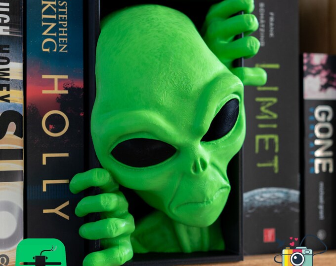 Alien Book Nook Shelf Insert Detailed Sci-fi Design & Decor, Perfect ...