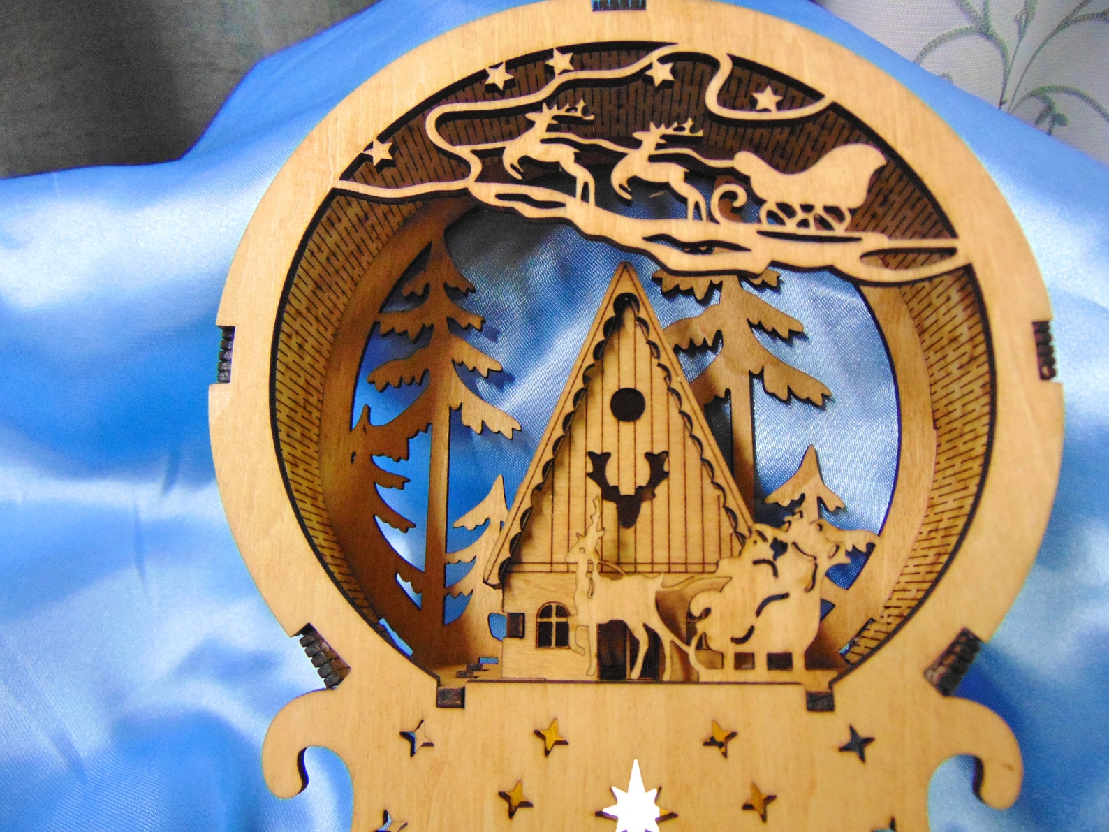 Laser Layered CHRISTMAS SCENE ORNAMENT With Flickering Flame Less Tea ...