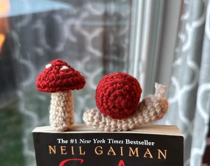 Snail Bookmark // Cottagecore Nature Crochet Bookmark READY TO - Etsy