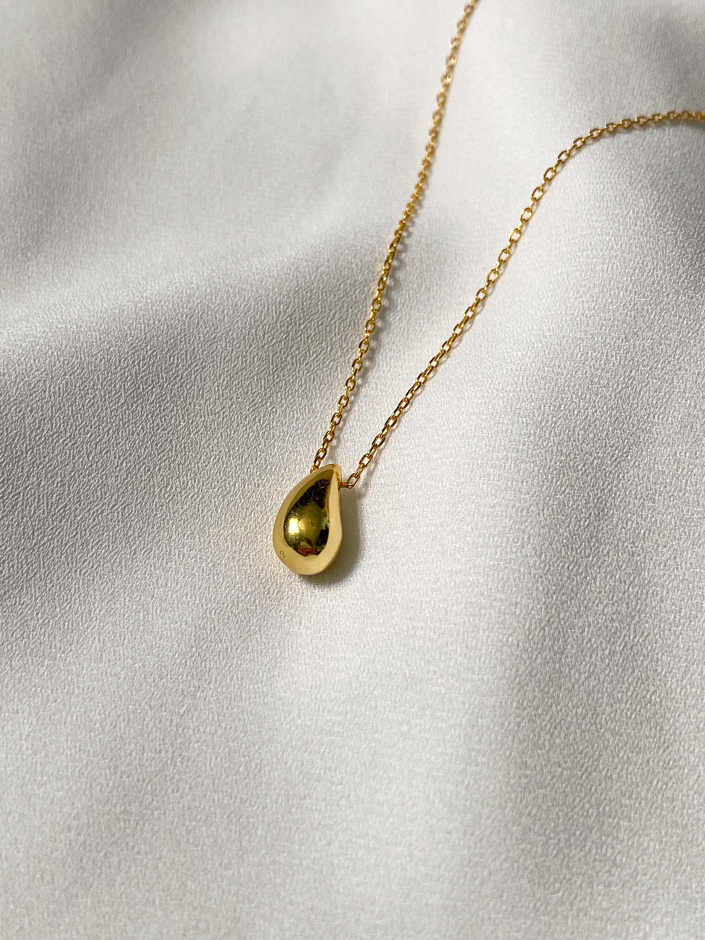 Amelia 18K Gold Teardrop Charm Necklace, Minimalist Dainty Gold Pendant ...