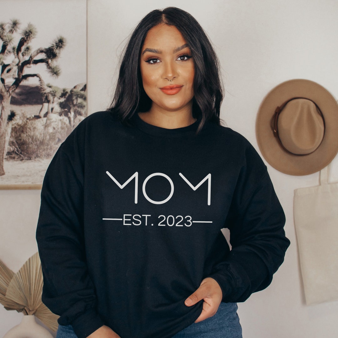 Minimalist Mom Est Sweatshirt Mom Established Top Mom Shirt Gift for ...