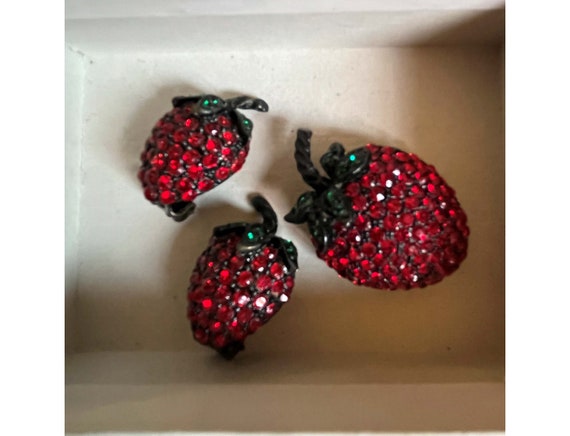 Weiss Vintage Strawberry Fruit Pin and Earrings - Etsy