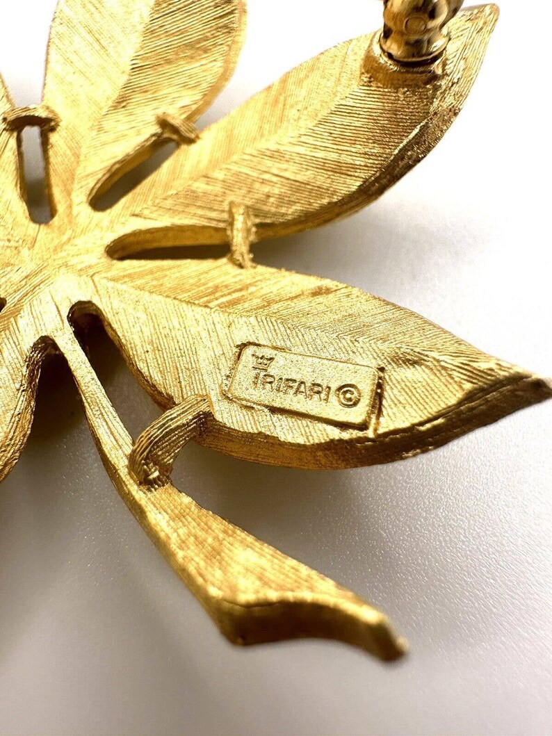 Vintage Trifari Crown Goldtone Leaf Brooch - Etsy