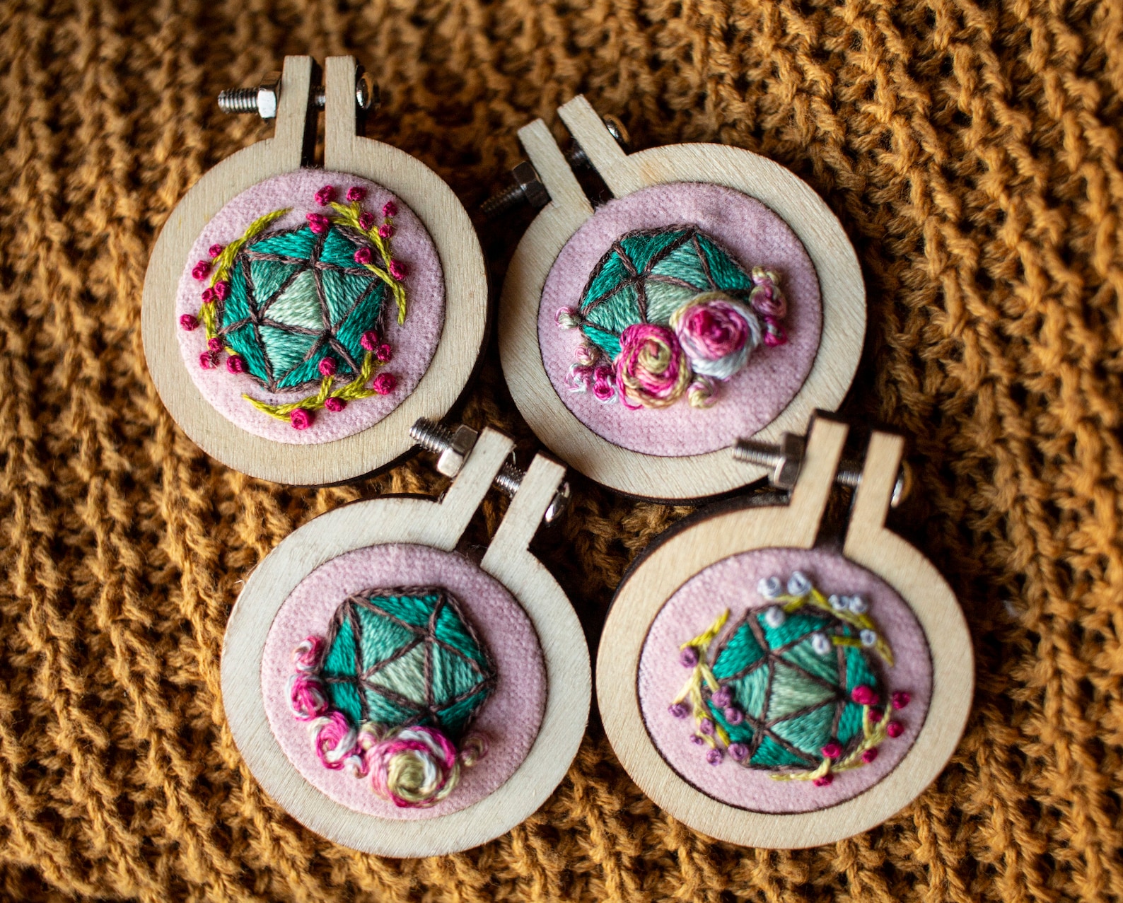 Mini Floral D20 Embroidery Hoops - Etsy