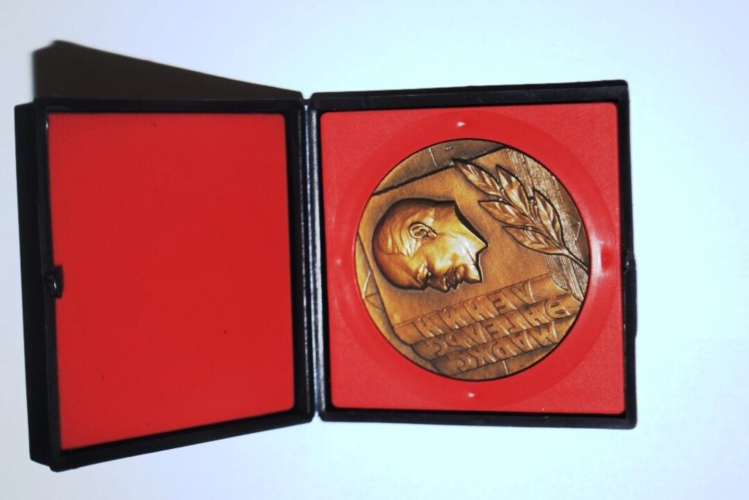 Marx Engels Lenin Table Medal for the Propaganda of Marxism Leninism ...