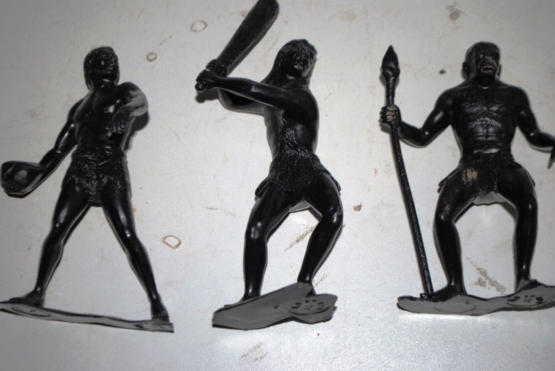 Vintage Toys Plastic Soldiers Neanderthals Primitive People Vintage ...